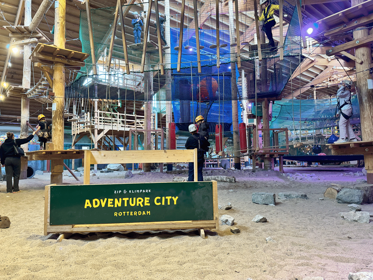 Een actieve middag met tieners bij klimpark Adventure City - OpstapmetLisa